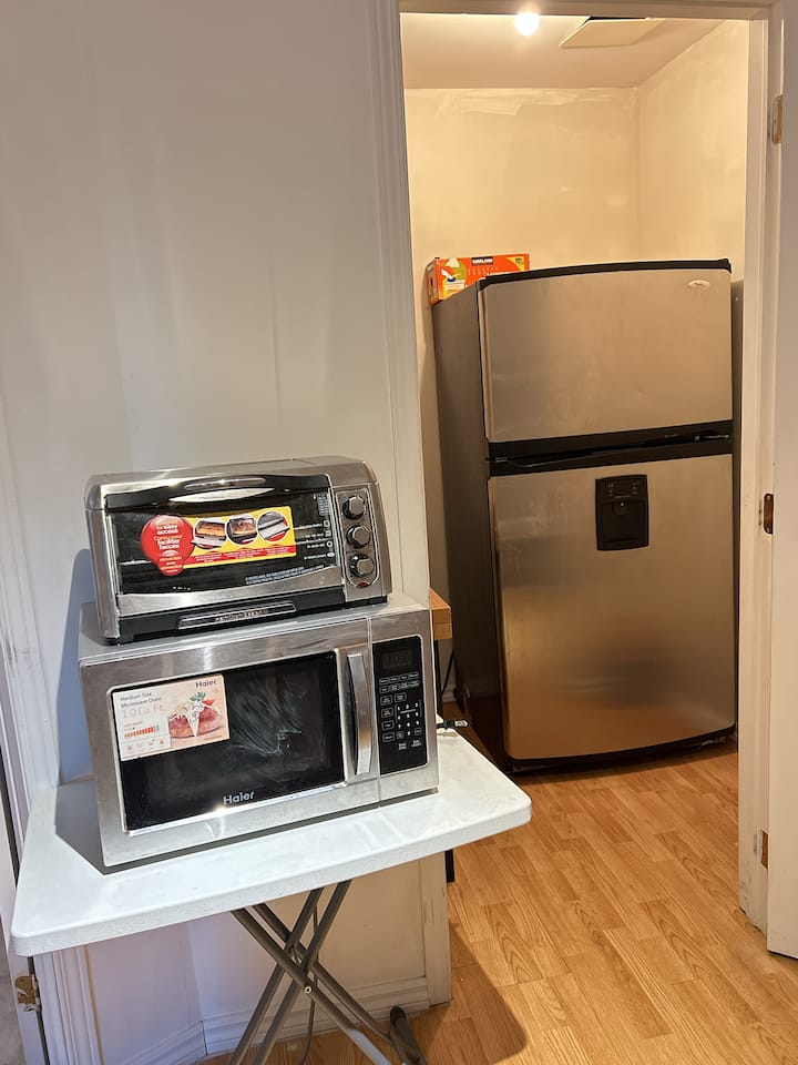 E0f Costco Entire Two Bedroom W/ Private Entrance - Brossard