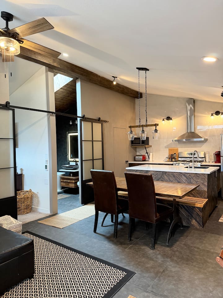 "Onesie" A Modern Custom Built 1bed Apt! - Centennial, CO