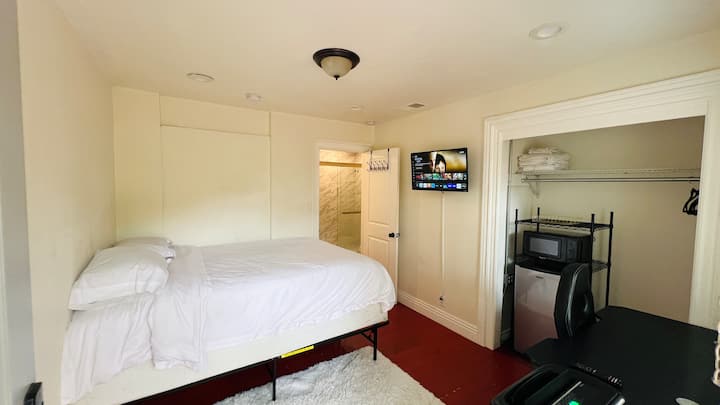 Cozy Suite + Private Bath In Oakland Hills - San Leandro, CA