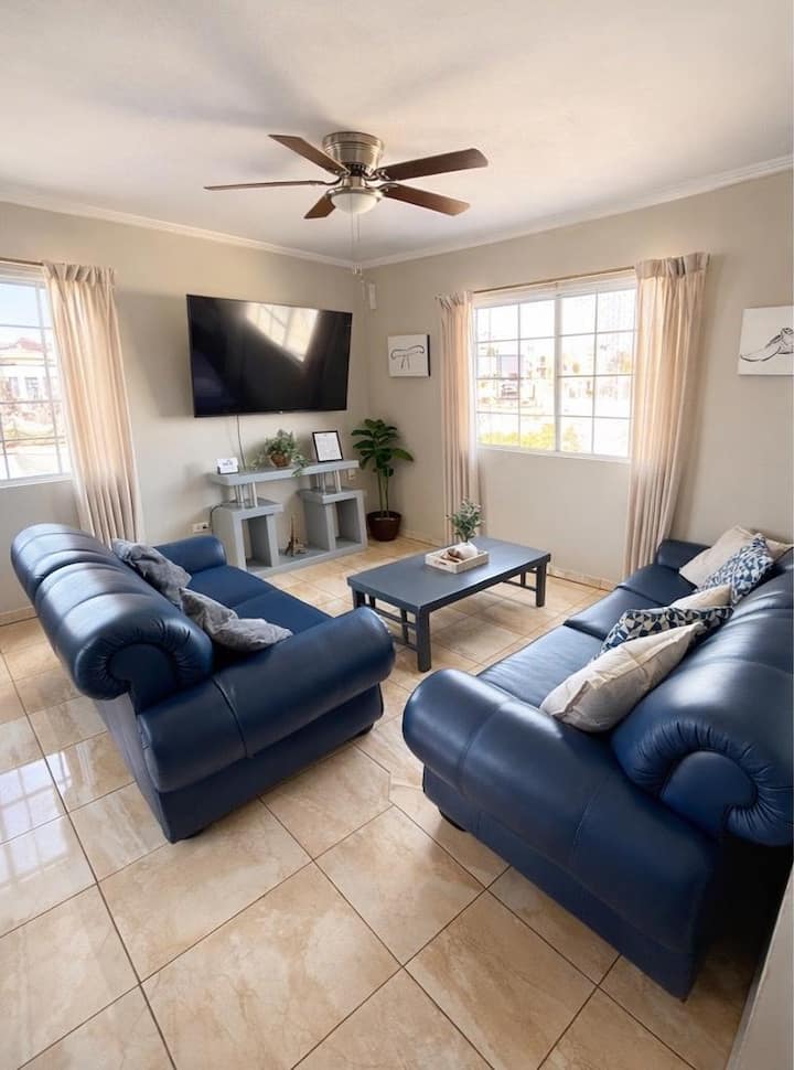 Spacious Suite + Parking | 15 Min Sy Border - Tijuana