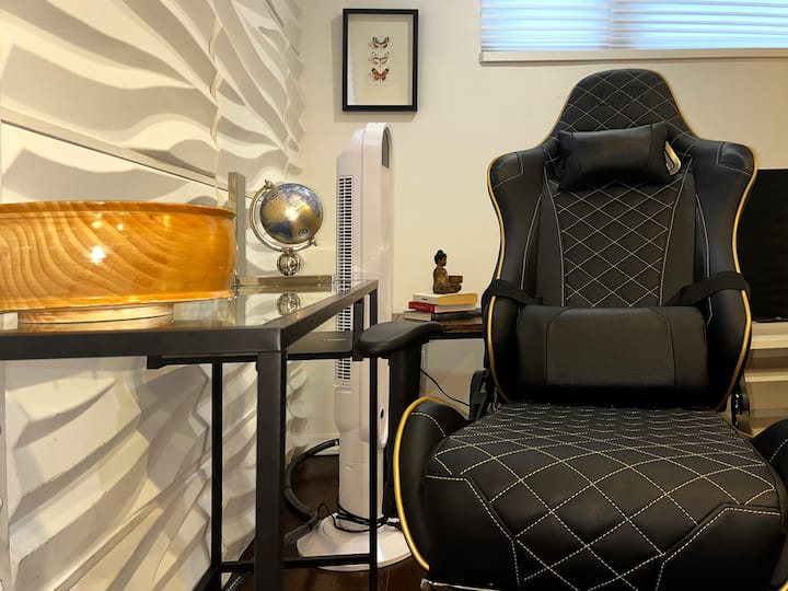 Bright 1br Apt In Heart Of North York, Parking - Toronto