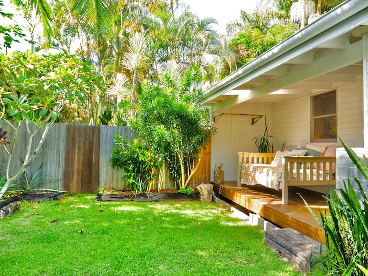 Cosy Cottage With Private Garden - Walk To Town - Byron Bay