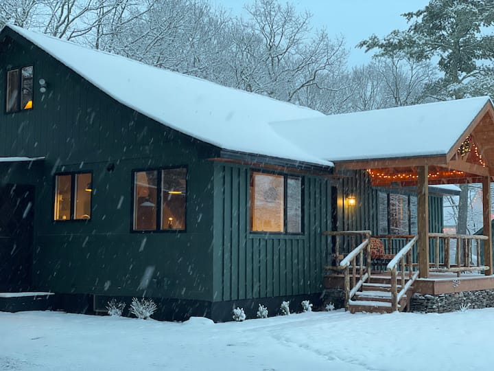 Winter Escape Near Ski Resorts - Catskill, NY
