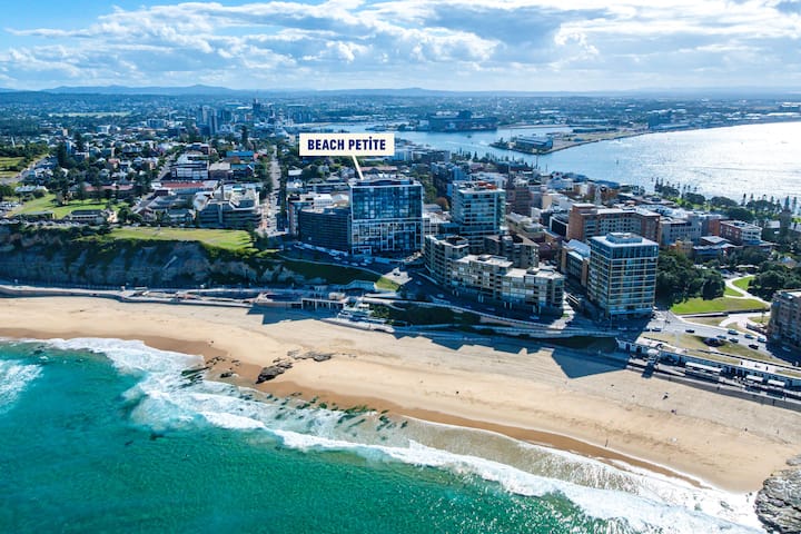Beach Petite - Across From Beach - Walk To City - Newcastle
