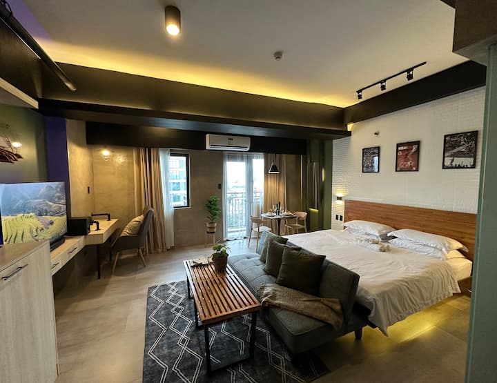 Pet Friendly | Cubao | Qled 50” Tv | Disnep+ & Max - Quezon City