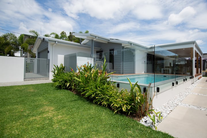 4 Bed Luxury Beach House - Marcoola