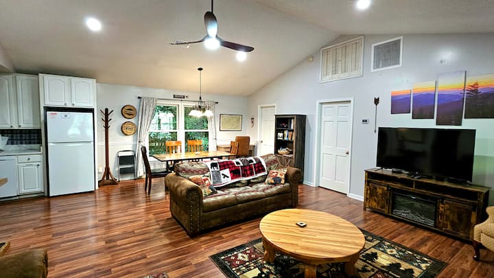 Mtn View | Cascading Creek | Privacy | Hot Tub - Cherokee, NC
