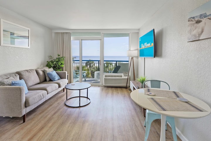 Double Palms By Staymareni - Oceanfront Suite - Myrtle Beach, SC