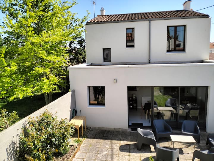 Maison 3 Chambres Avec Grande Terrasse Et Jardin - サーブル=ドロンヌ