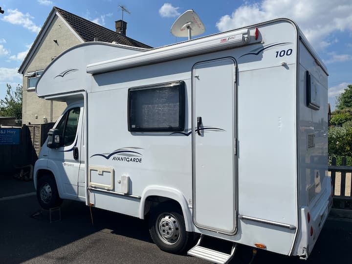 Motor Home Walking Distance To Gatwick And Horley - Crawley