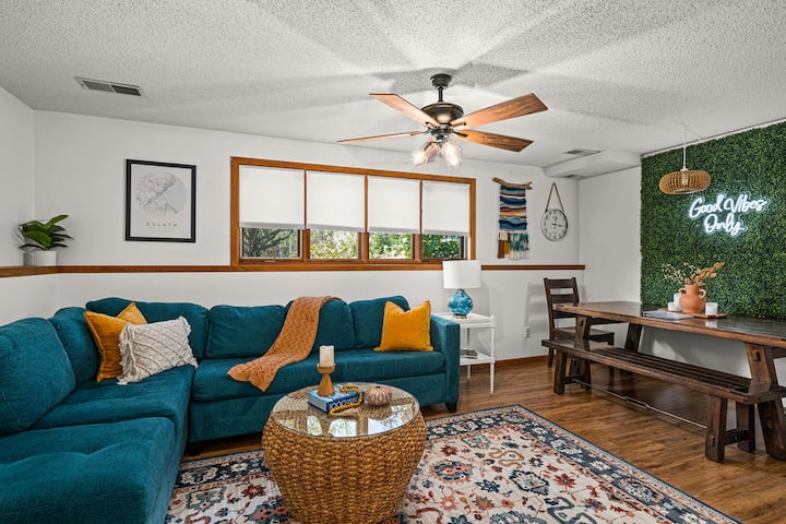 Spacious Home On The Hill In Duluth - Duluth, MN