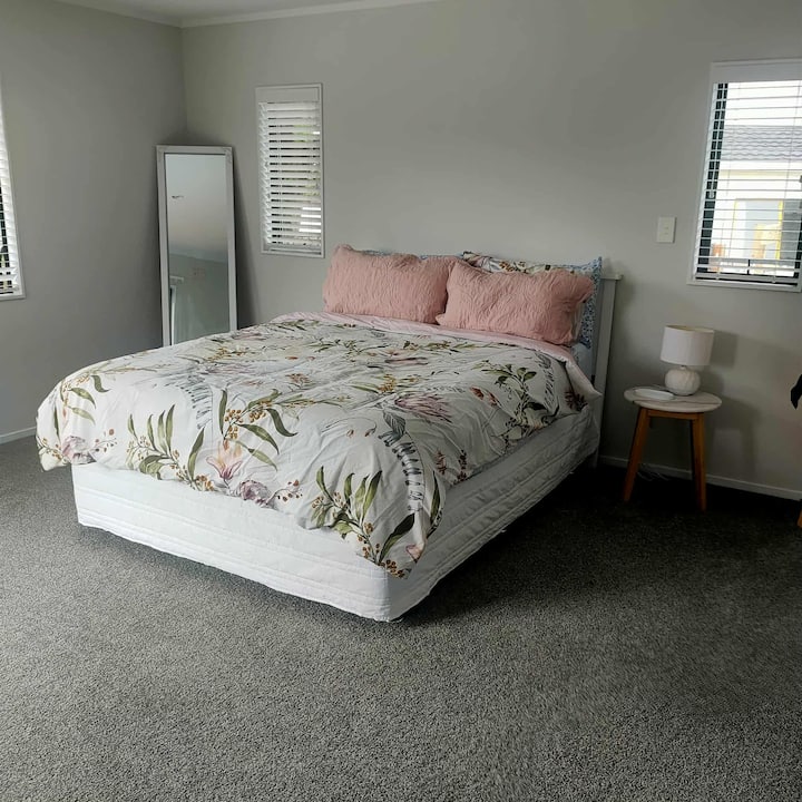 A Bright Sunny Space Flowing Out To Pool. - Tauranga