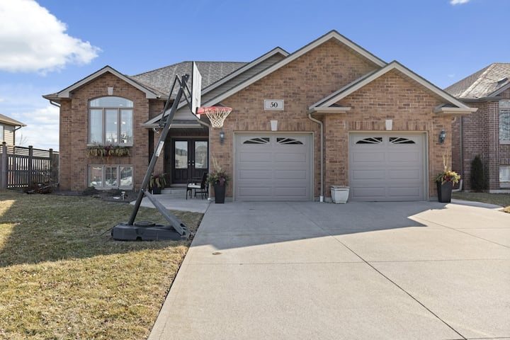 Modern 2br Basement Suite • Near Point Pelee - Leamington