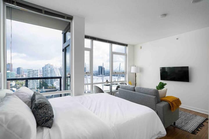 Bright Modern Yaletown Condo With Pool - Vancouver