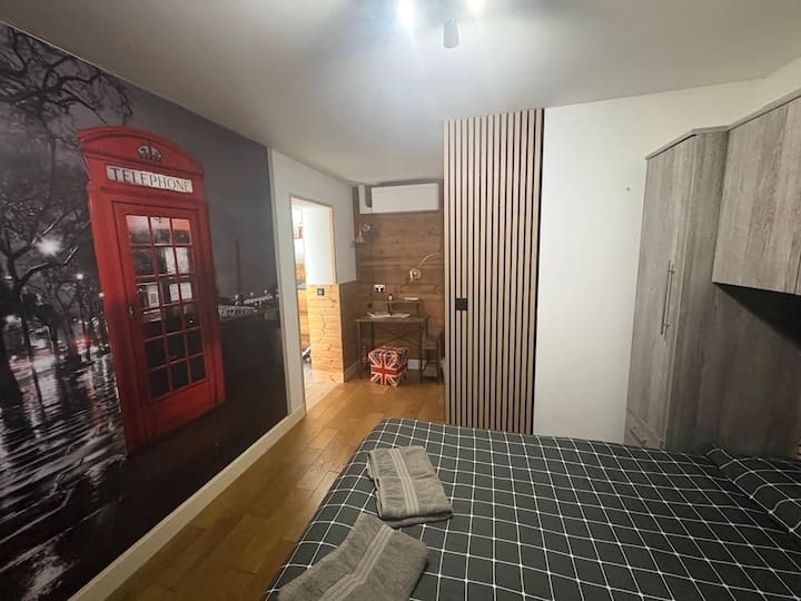 Brand New Lodge With Private Entrance & Bathroom - Thurrock