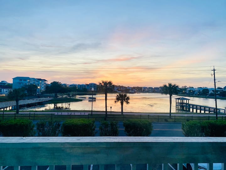 Rest Ashored On Carolina Beach Lake W/ Ocean Views - Carolina Beach, NC