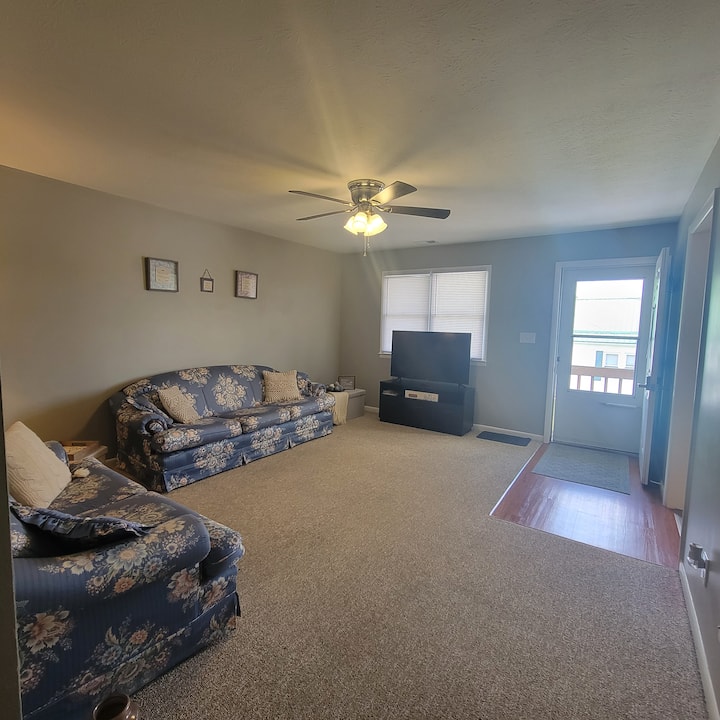 Clean, Reliable, Convenient, 3br Apt, Fast Wifi! - Lake Shawnee, WV
