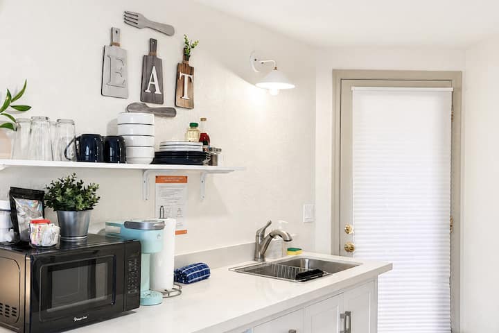 Lakefront Escape | Pool  Spa  4 Min To Downtown - Gilbert, AZ