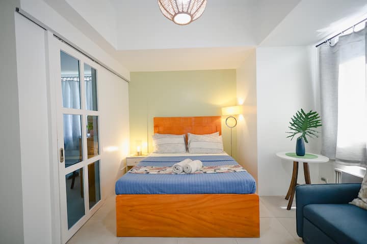 Modern 1br Calyx | Steps To Ayala Mall - Cebu City