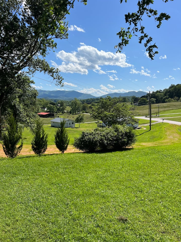 Bell Mountain Cottage - Hiawassee, GA