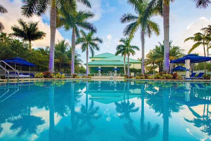 Relax And Recharge | 2 Suites W/ Gy + Pool Access - Hialeah, FL