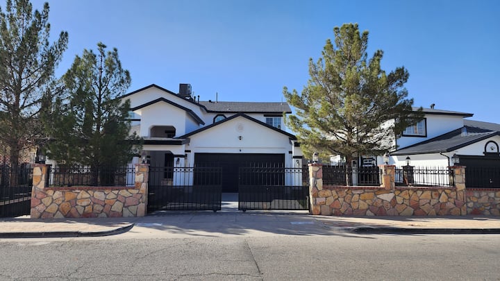 4-bedroom + Swimming Pool, Balcony And Bonus Room! - El Paso, TX