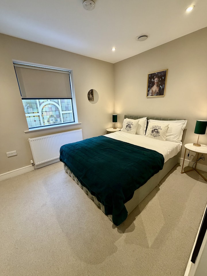 John Street- Modern Central One Bed Apartment - Bath