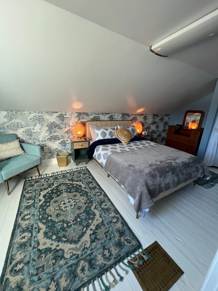 Willow Grove Farmhouse Apartment - Camden, ME