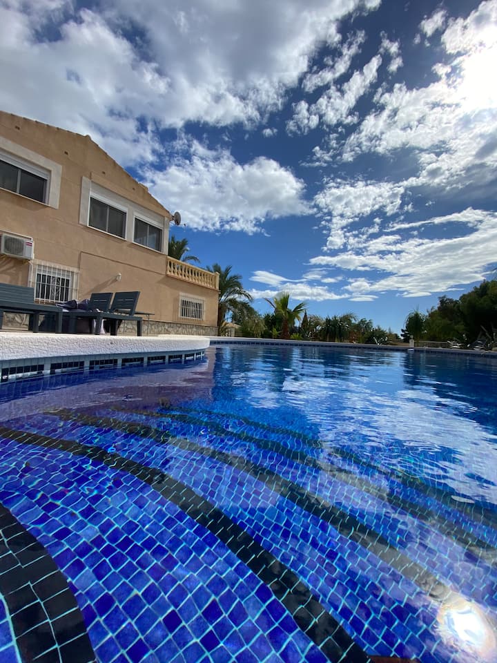 Charmante Villa Avec Piscine Montagne/plage - Tibi