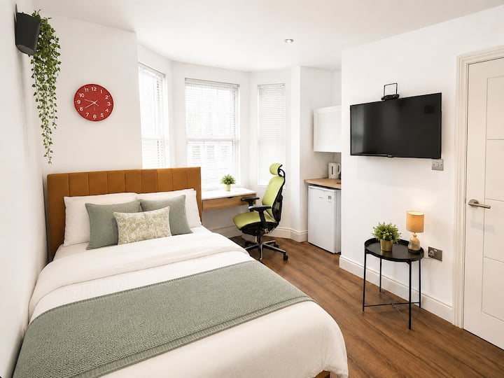 Studio Style Room With Ensuite Bathroom Smart/tv - Croydon