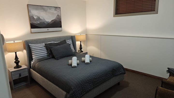 The Cochrane’s Finest Airbnb! - Cochrane