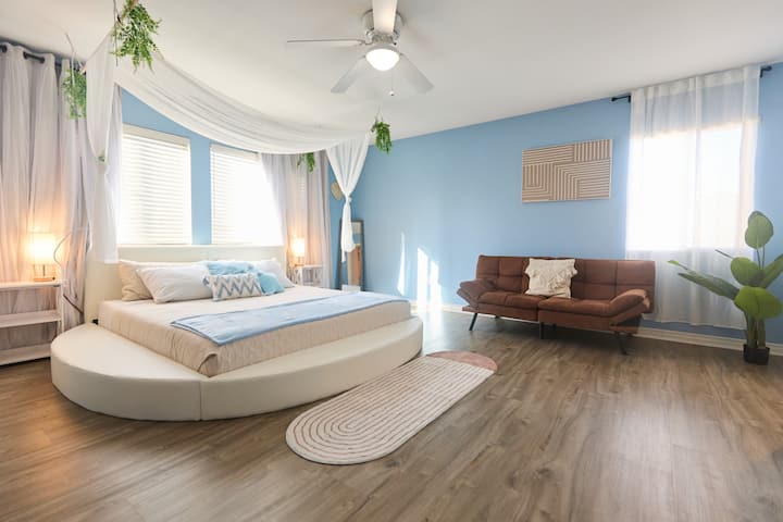 Sky Suite With Tv In Prime West Lancaster Location - Lancaster, CA