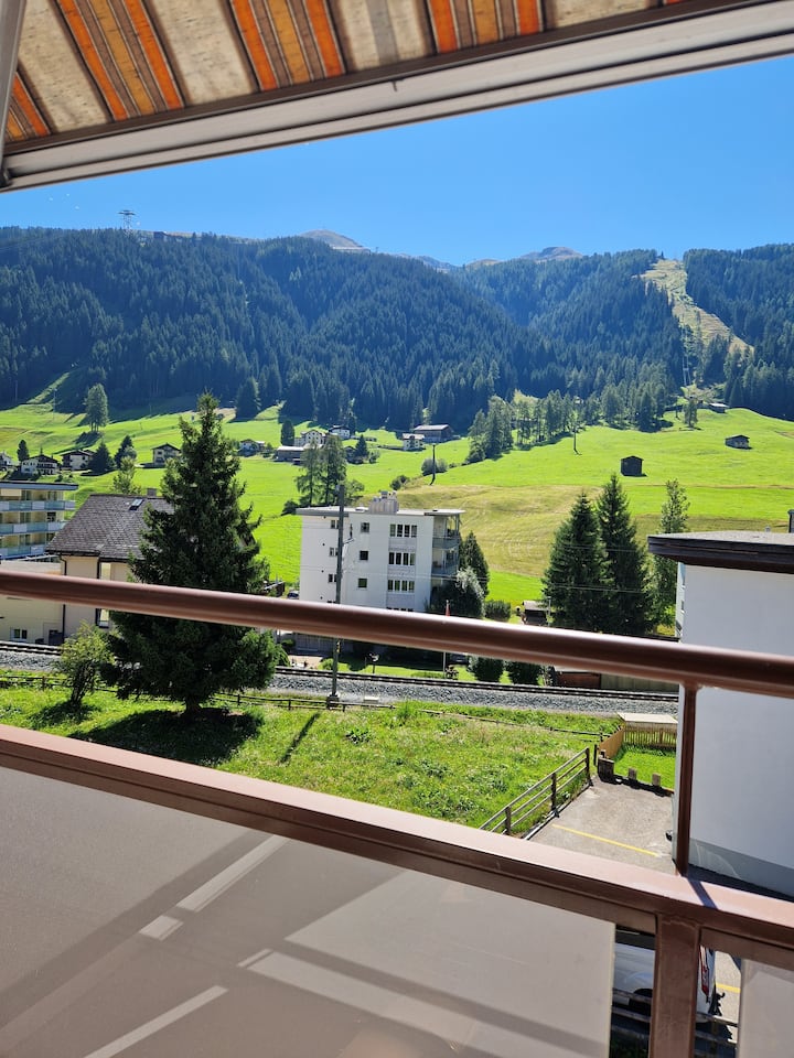 Schöne Aussicht, Nähe Bahnhof Und Bahnen. - Davos