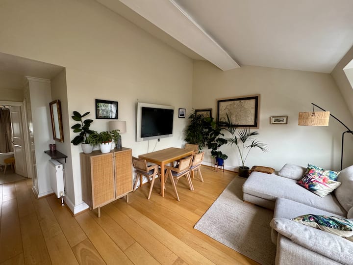 Lovely 1-bedroom Flat On A Garden Square - London