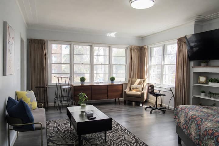 Bright & Stylish Whittier Studio Near Eat Street - Minneapolis