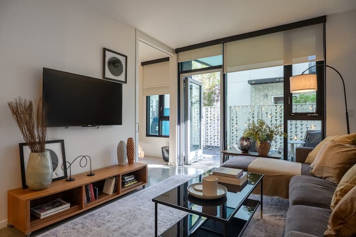 Zinnia - Best Location (King Bed, Parking, Gym) - West Hollywood, CA