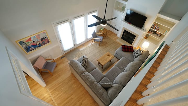 Spacious Living | King Main Level | Walk To Dtcary - Cary, NC