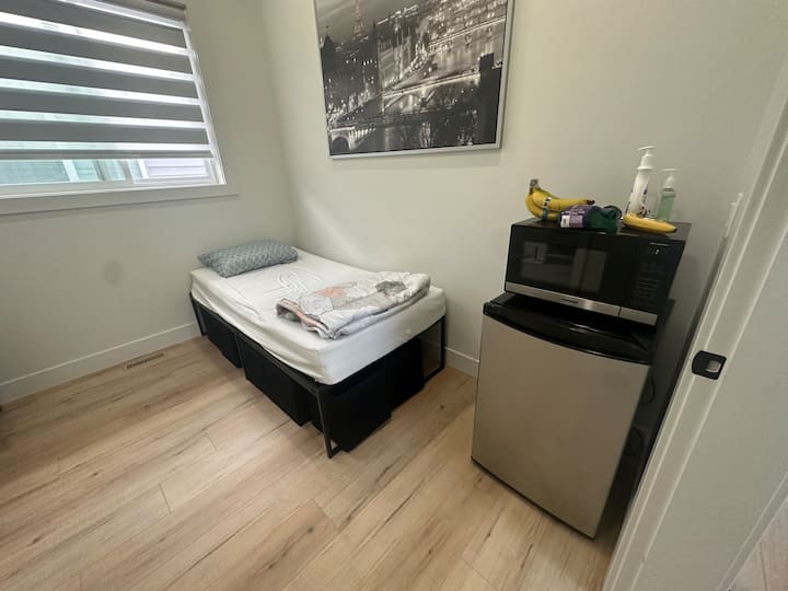 Comfy Quiet 1bed - Laundry Microwave Fridge Wi-fi - Langley