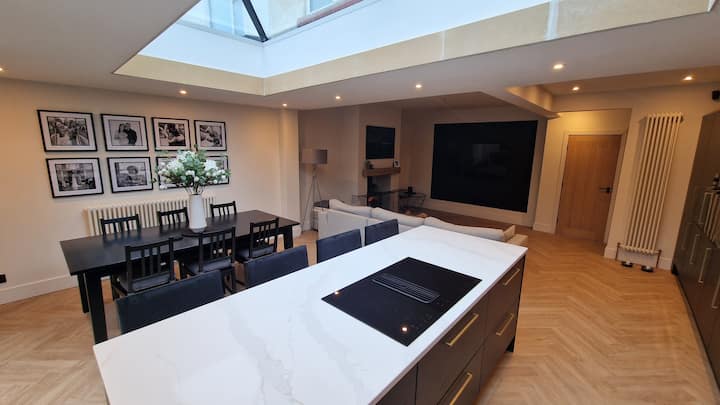 Modern 3-bed House, 4-mins Drive To Ryl Birkdale - Southport