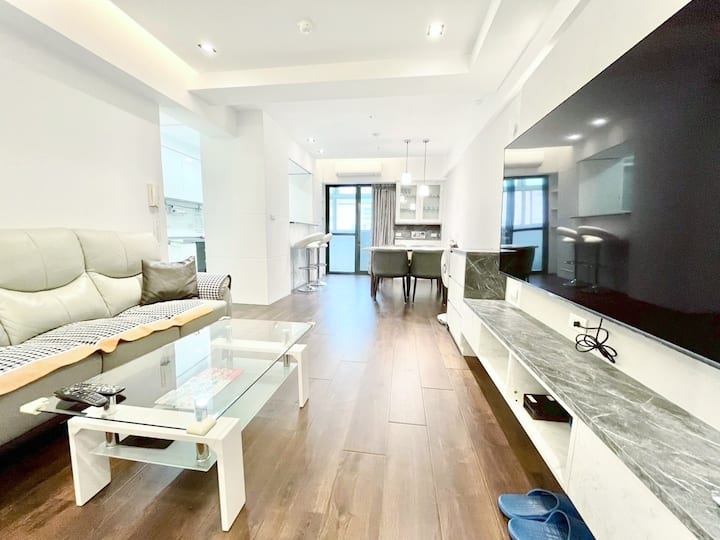 美式風格明亮寧靜電梯三房/空間寬敞/洗烘衣機/Taipei101tower/饒河夜市/南京三民mrt - Taipei