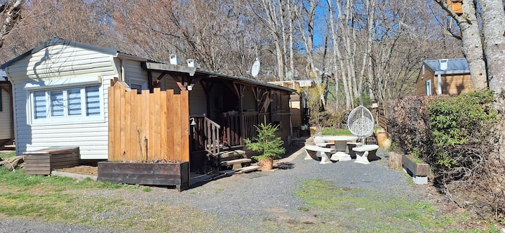 Charmant Bungalow , 
Chez Claude - Murol