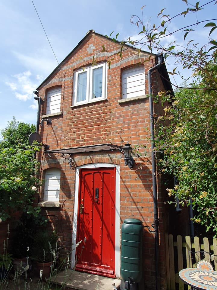 Charming Victorian Era Converted Bakery - Reading