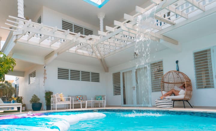 Clarifying Oasis: San Gabriel Poolside Studio - Lajas