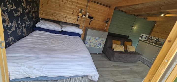 Super Cosy, Self-contained Cabin Private Ensuite - Cardiff