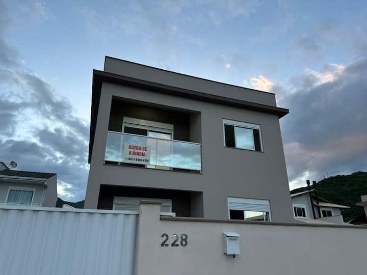 Casa Completa A 700m Da Praia De Palmas - Governador Celso Ramos