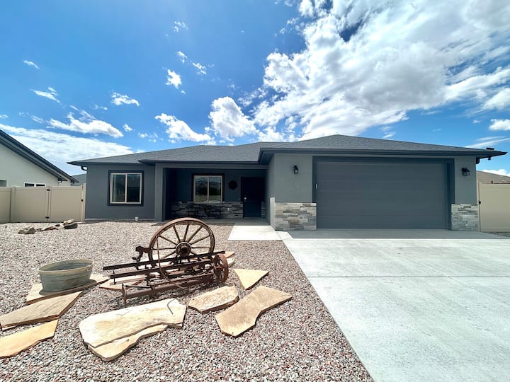 Comfortable, Private, Squeaky Clean~ 3 Bedroom Hm - Grand Junction, CO