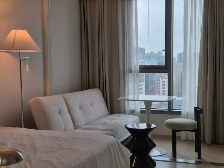 [쉼, 506] 최대3인 ㅣMrt 3min 3linesㅣnight Viewㅣ비데ㅣ소파베드 - Seoul