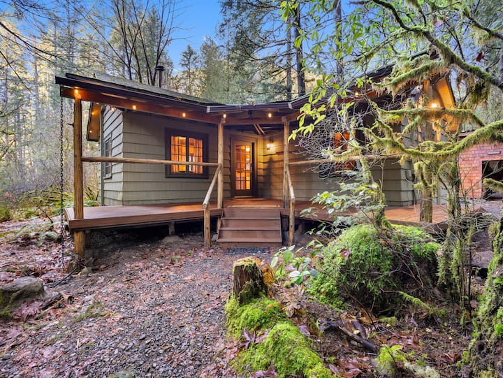 Ranger’s Rest | Historic Mt Hood Cabin W/ Hot Tub - Oregon