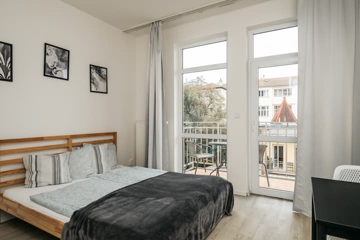 Seifert Residence: Work&travel Dream With Balcony! - Prague