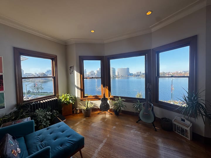 Gorgeous Lakefront Penthouse Apartment! - Alameda, CA